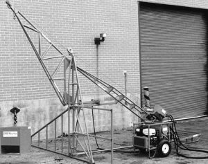 Hydraulic Swing Hoist 1000, 2000 - Spar-Marathon Roofing Supplies