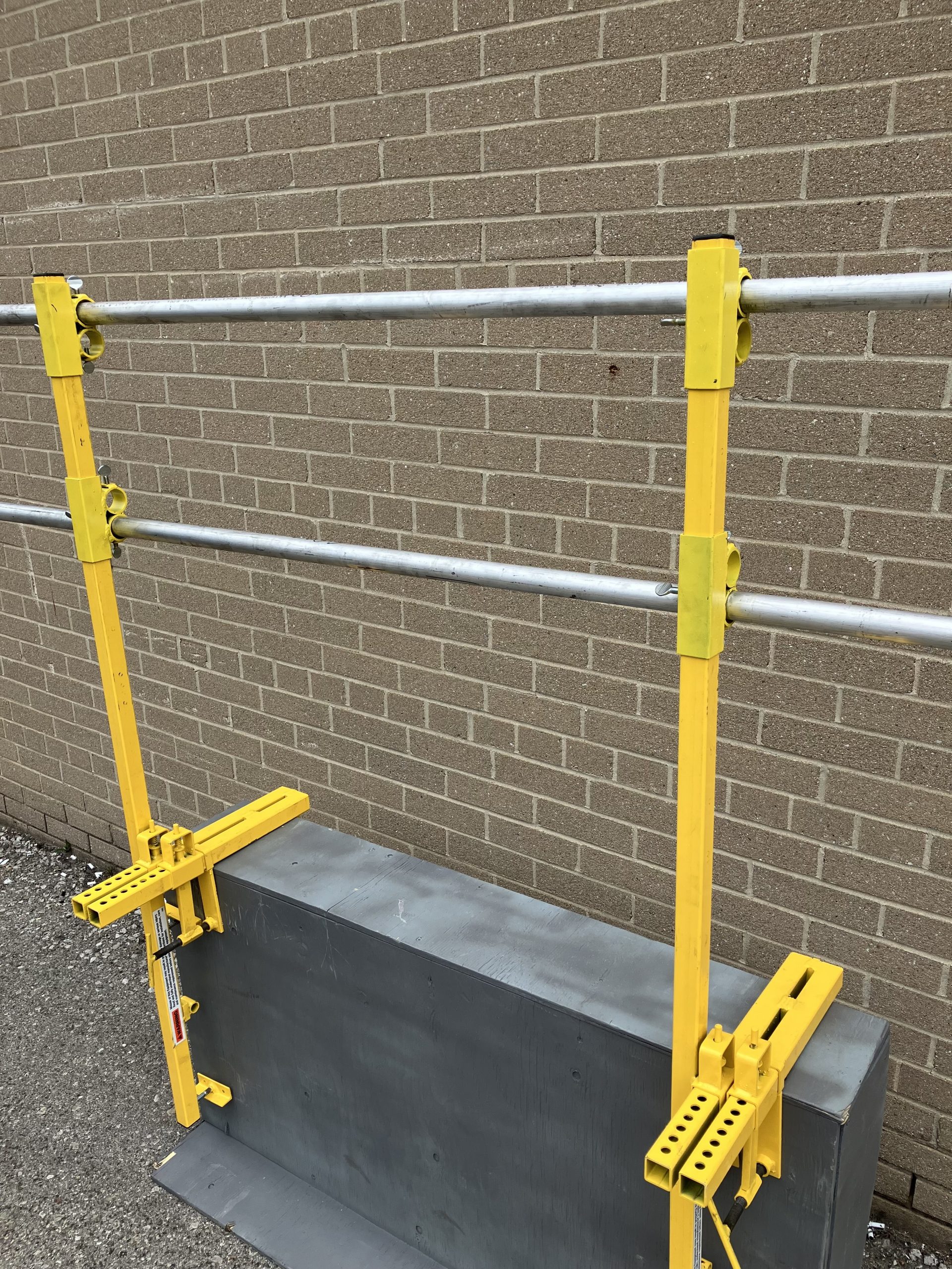 PR 100 Guardrail System - 8 Foot Aluminum rails - Spar-Marathon Roofing ...